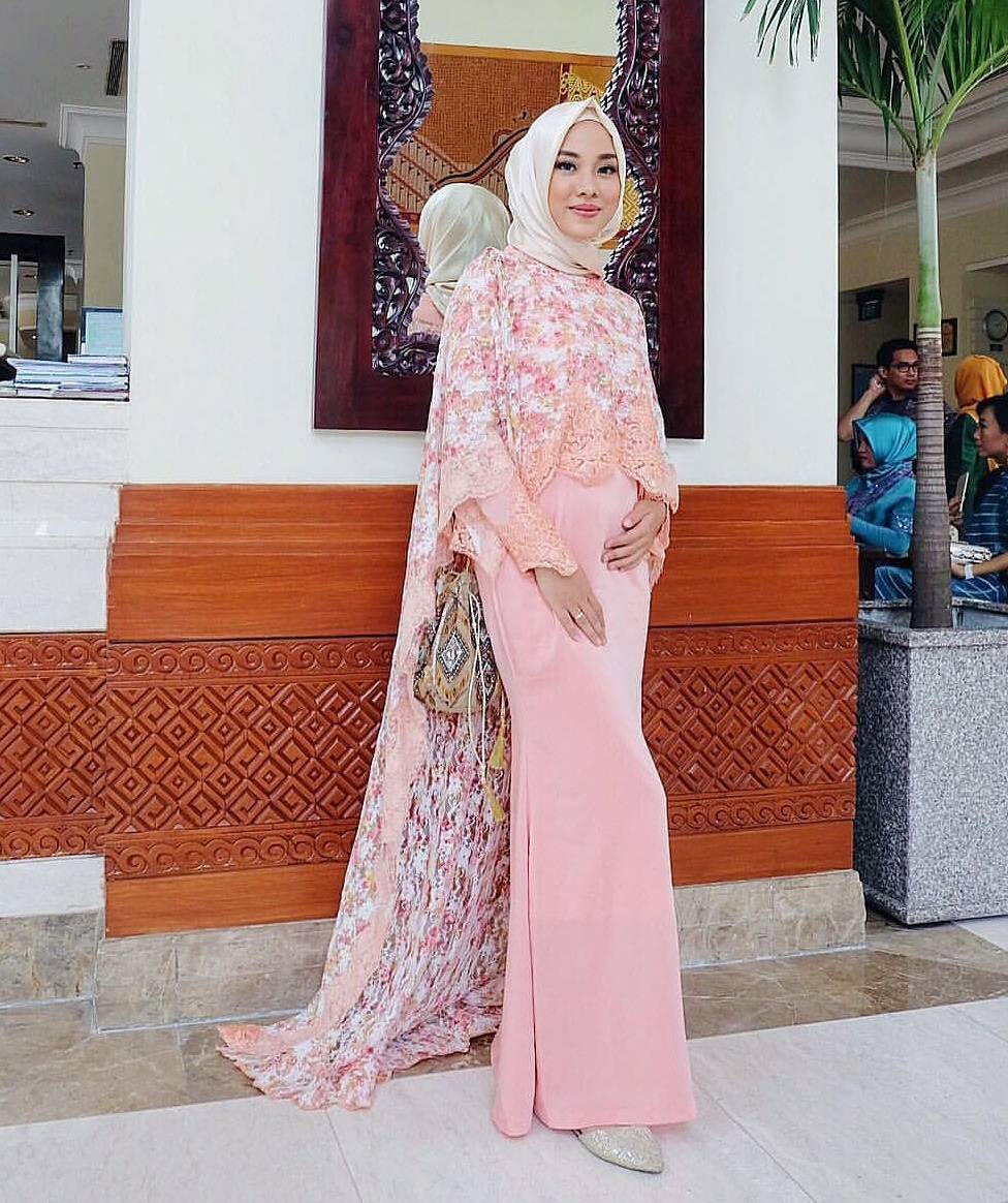 Model Kebaya Muslim Seperti Apa Yang Sesuai Dengan Bentuk Tubuh Kamu ...