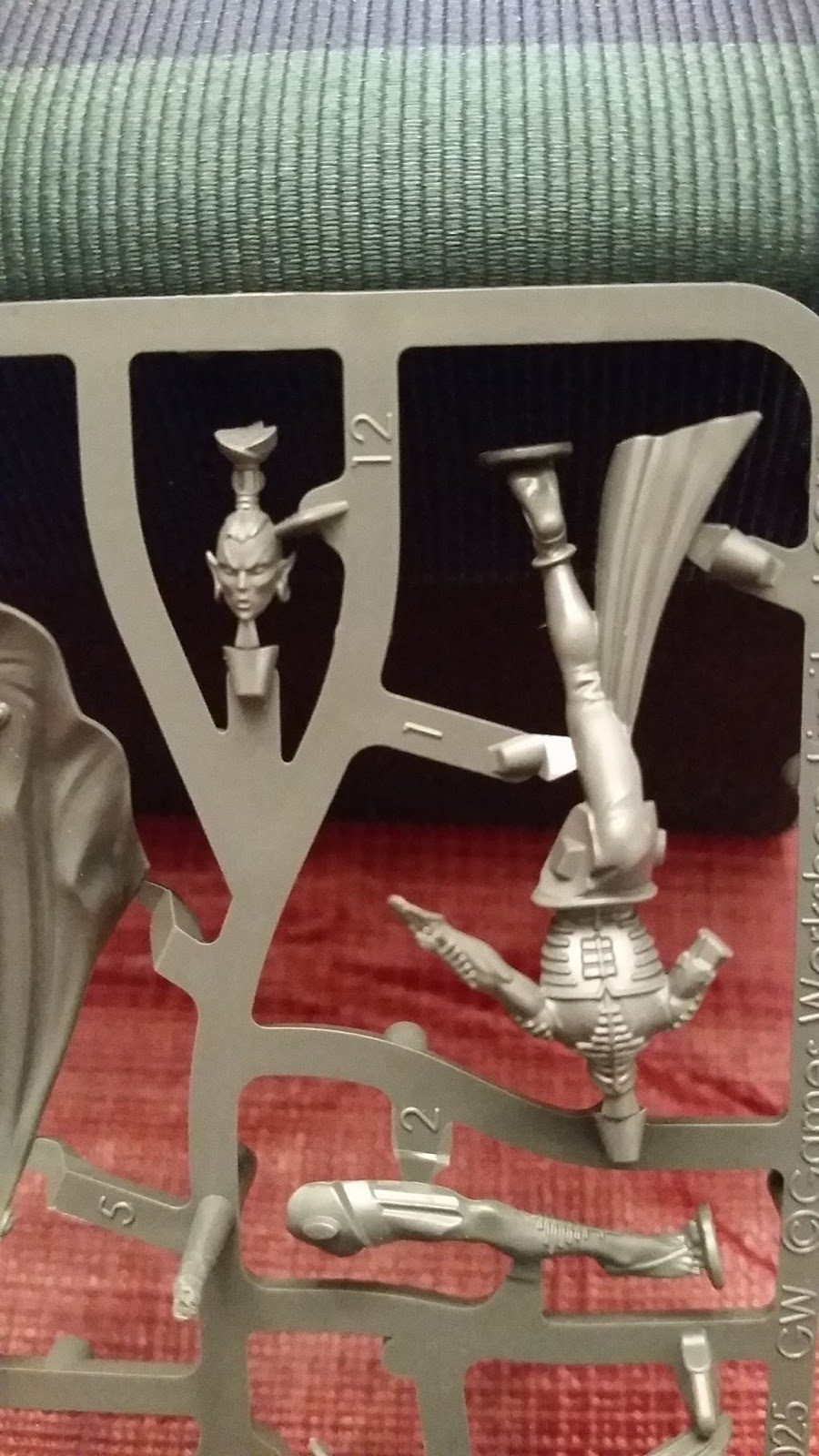 Eldar Triumvirate Box Set Rules and Sprues - Faeit 212