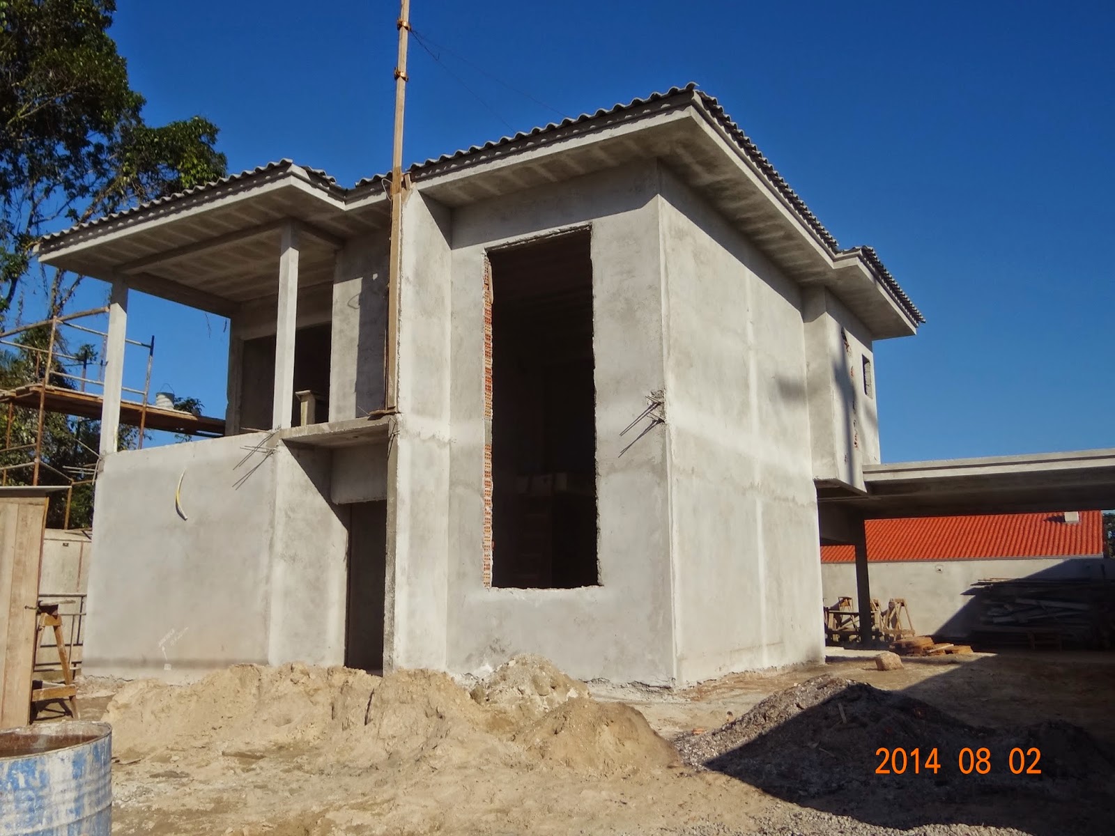 Arquitetando um sonho: Reboco quase pronto!! Tour pela casa...