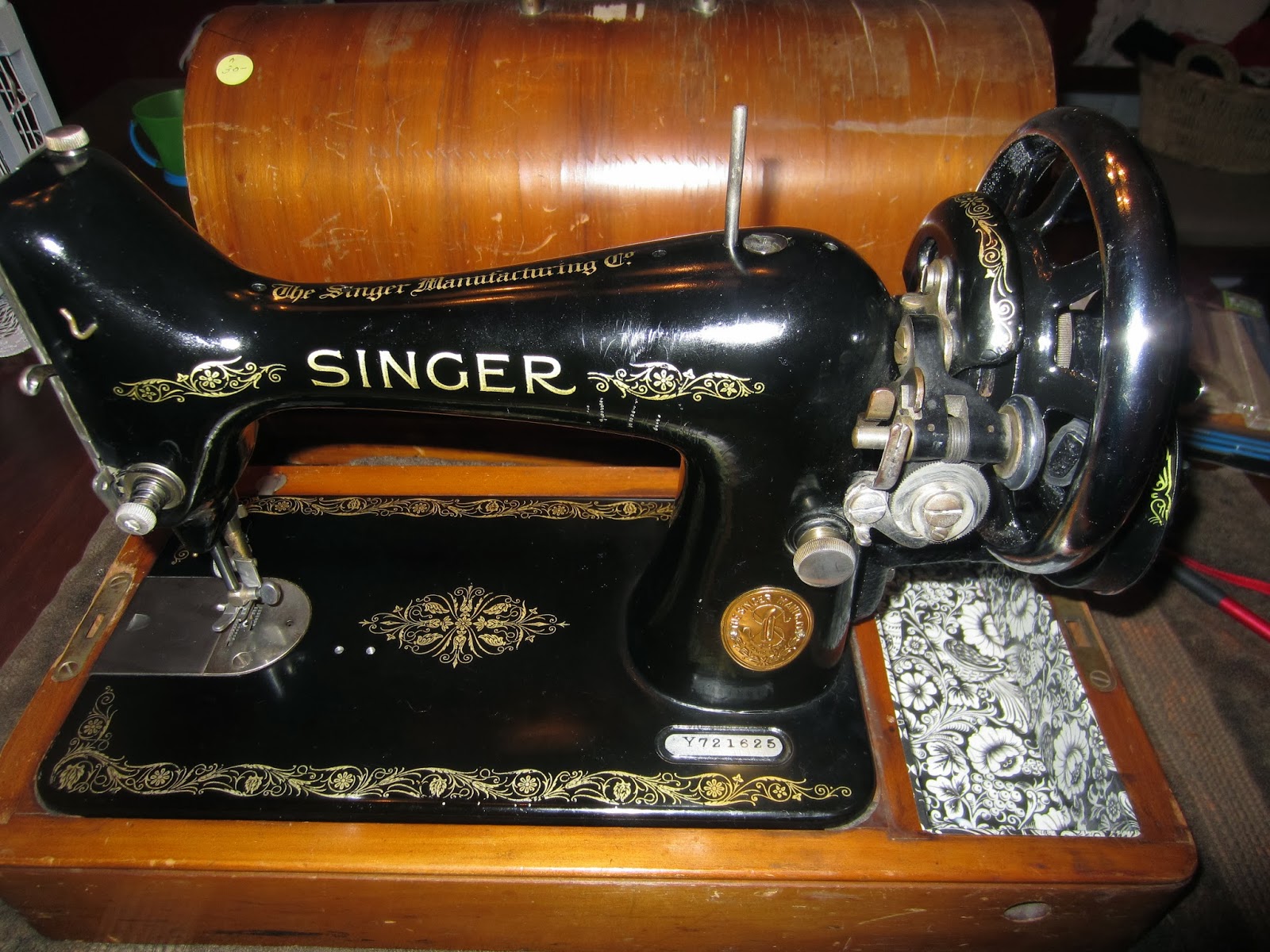 Seams Sew Precious: Addicted to Vintage Sewing Machines