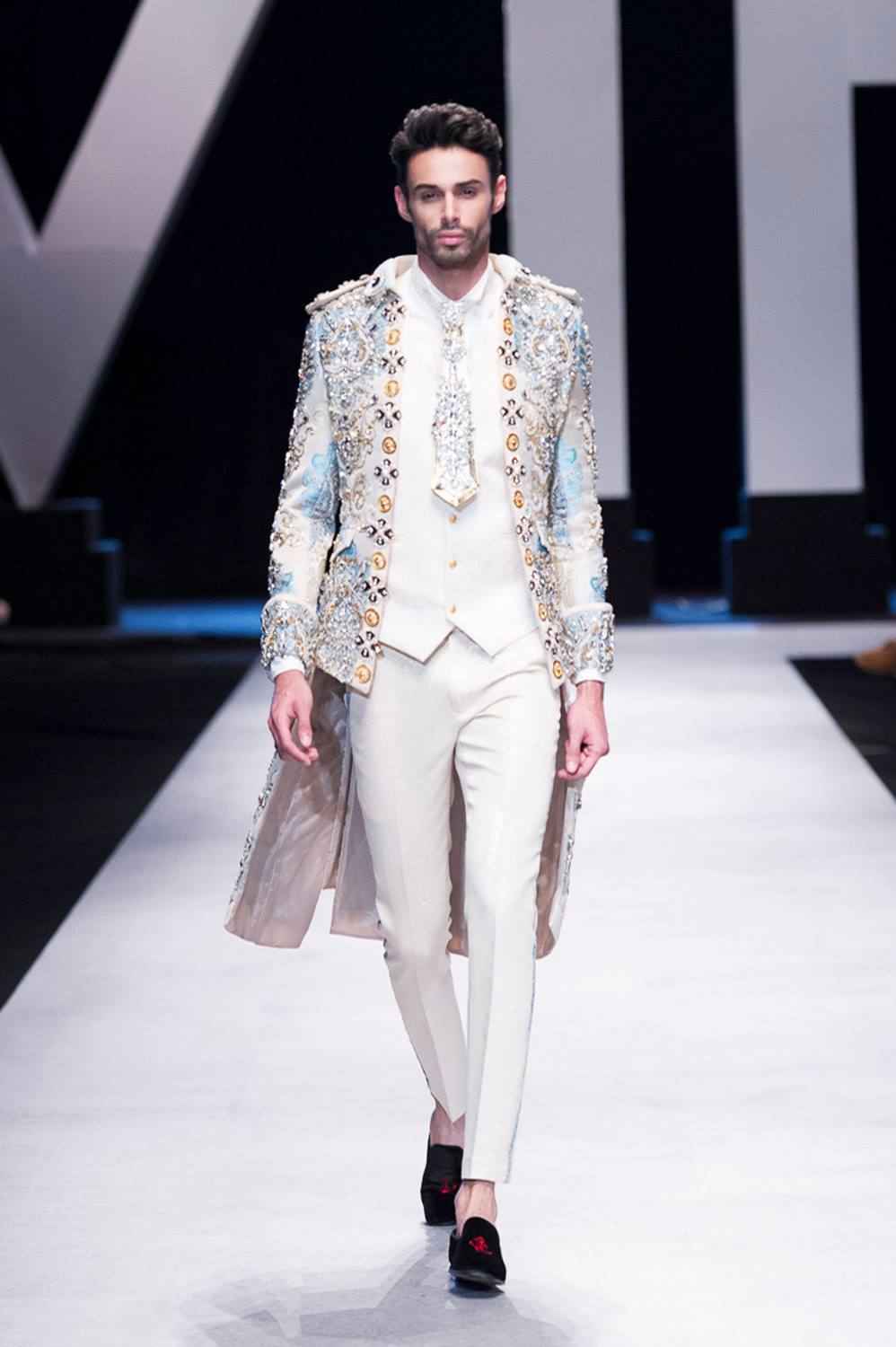 Le Long Dung Spring-Summer 2018 - Vietnam International Fashion Week