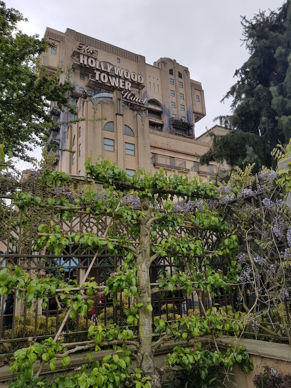 The DCA Hollywood Tower Hotel: December 2018