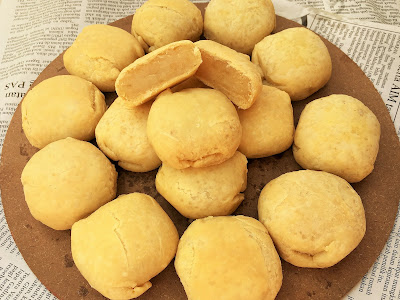 Carlaire: Hopia with sweet white onion filling