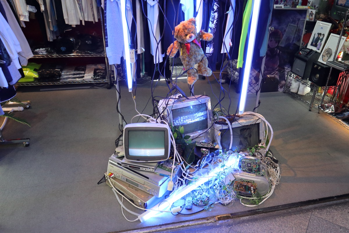 MikeHattsu Anime Journeys: Serial Experiments Lain Shop