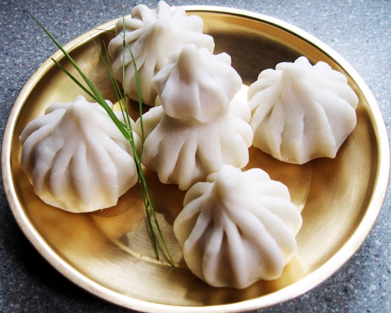 उकडीचे मोदक - Ukadiche Modak ~ जेवण - Jevan.. Marathi Food Recipes...