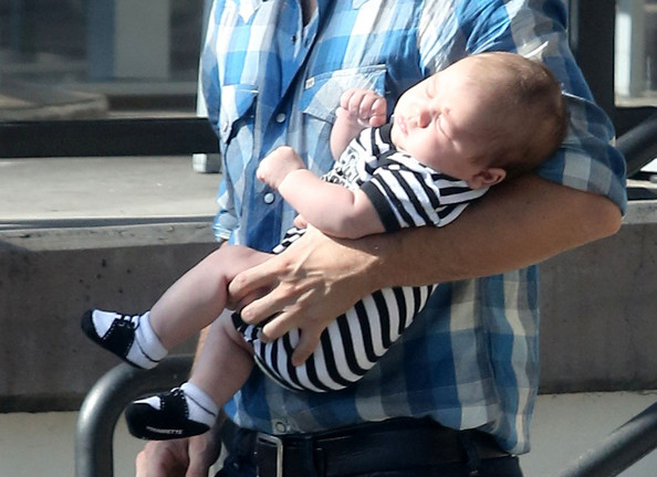 gossip-withouttheguild: Jackson Rathbone out with his girlfriend Sheila ...