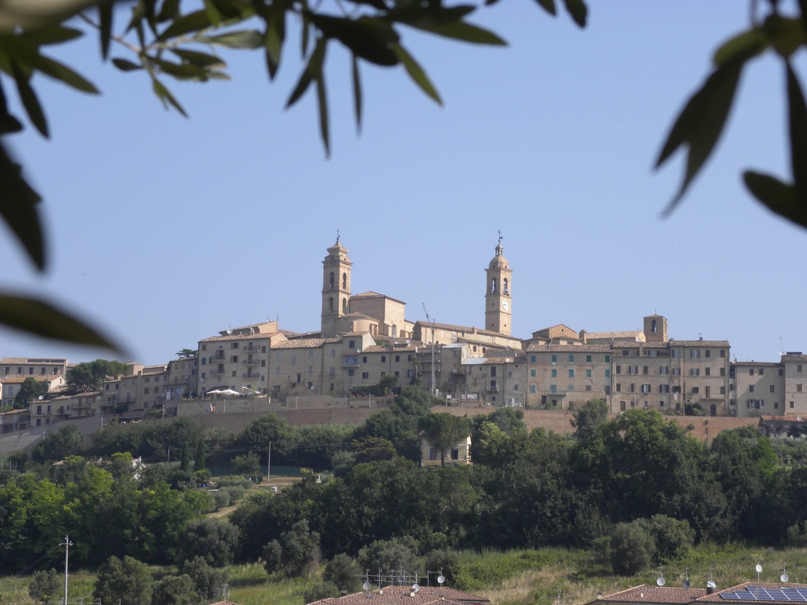 Visita alla bella Montecosaro ( MC ) e all' antica S. Maria a piè di ...