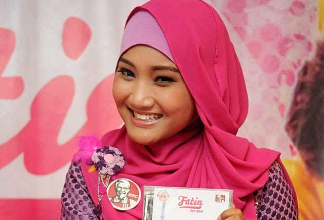 Model Hijab Ala Fatin Shidqia Lubis | world style
