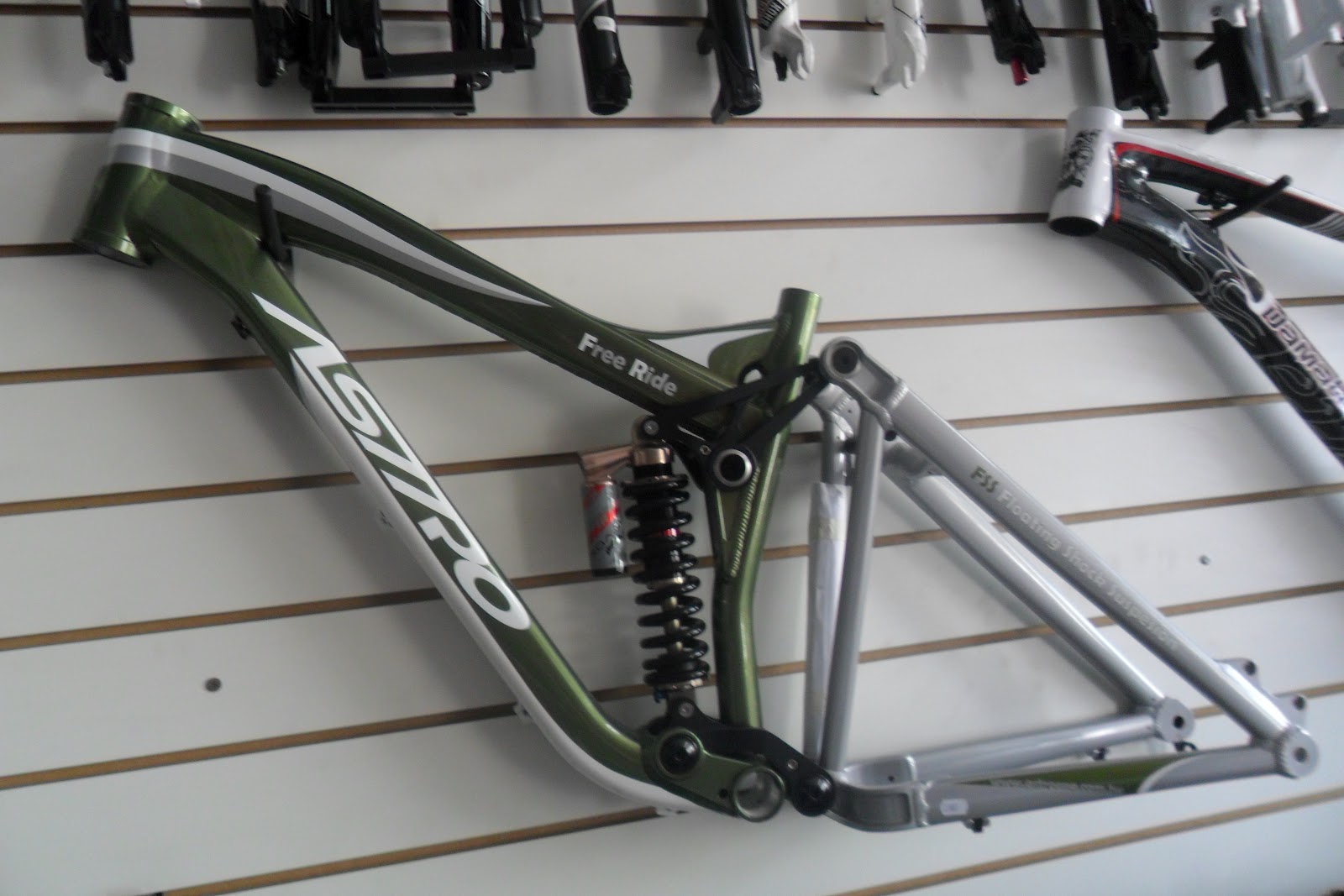 Derp Bike: Quadros DH Full