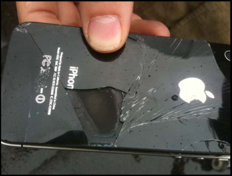 Un iPhone 4S explota a bordo de un avión australiano (Foto). - Aviación ...