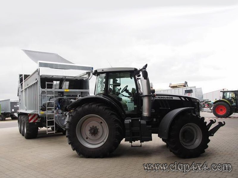 Tractors - Farm Machinery: Massey Ferguson 8690 Black Beauty
