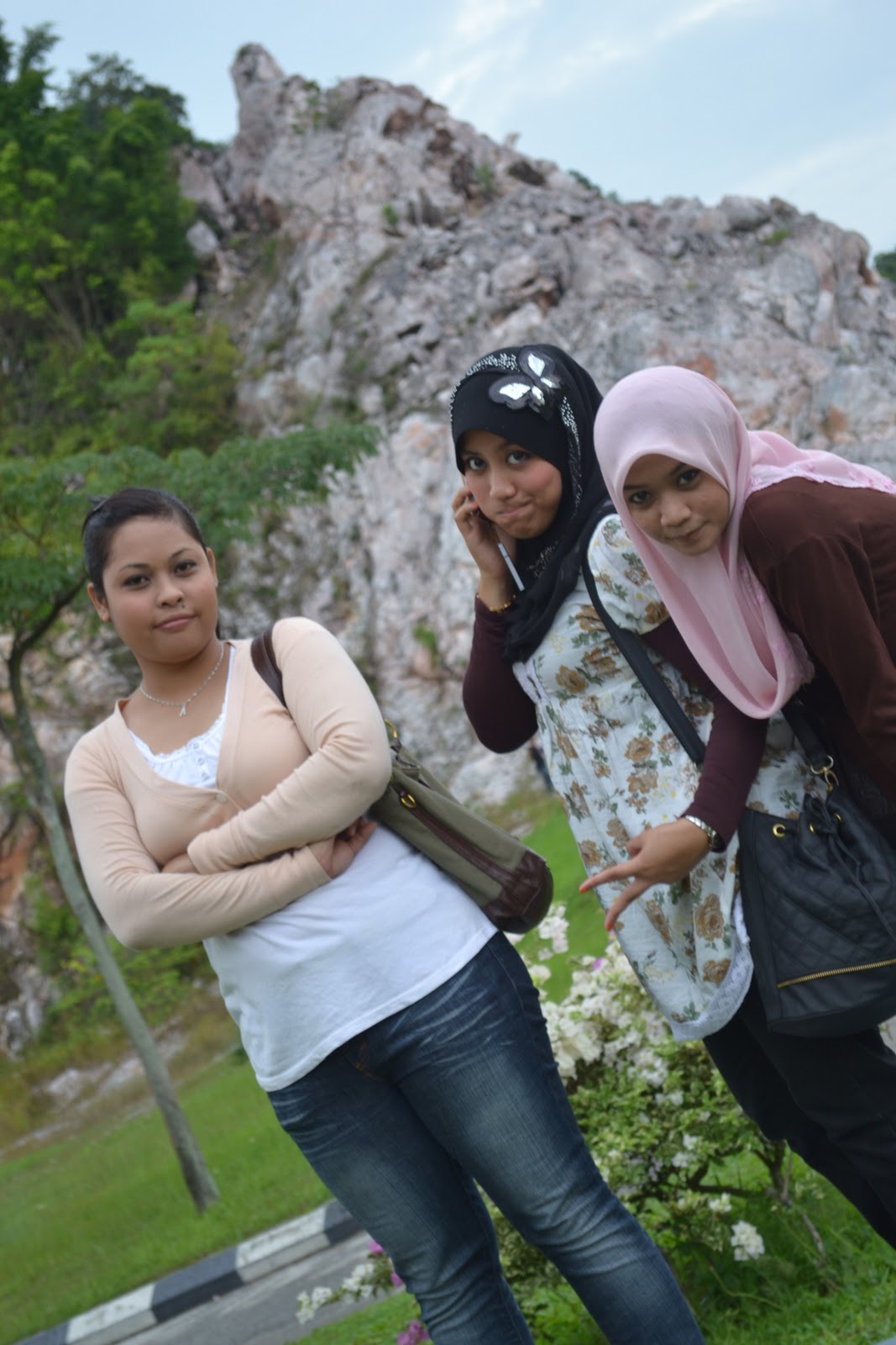 Si GaDIx's MatA bOOlAt: Gunung Helang