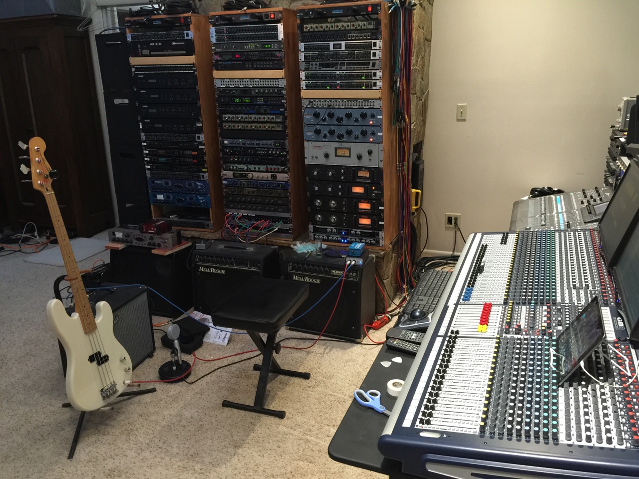 Proworkshop Gear: SOUNDCRAFT GB8-40 MIXING CONSOLE