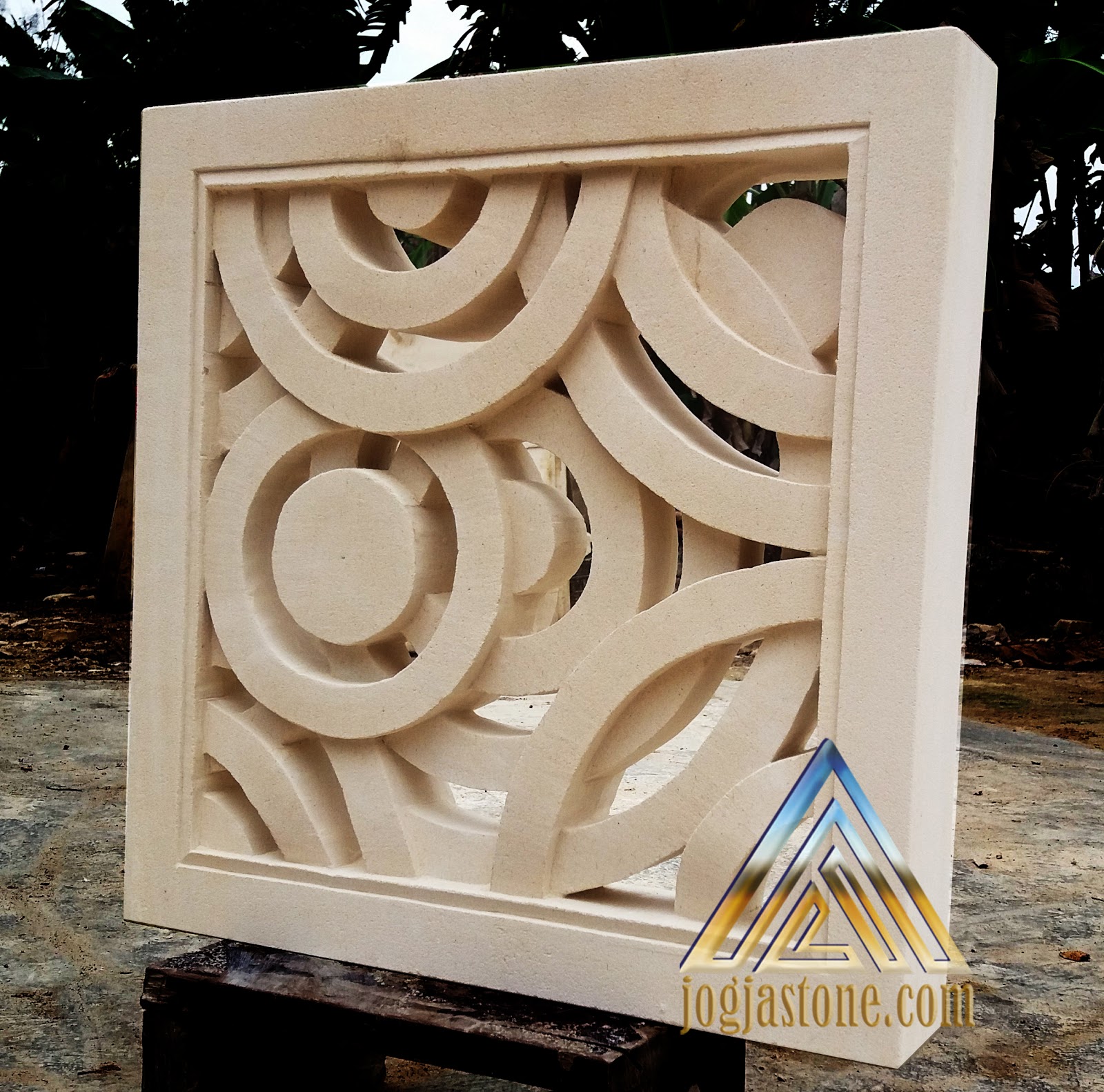 Roster persegi motif lingkaran