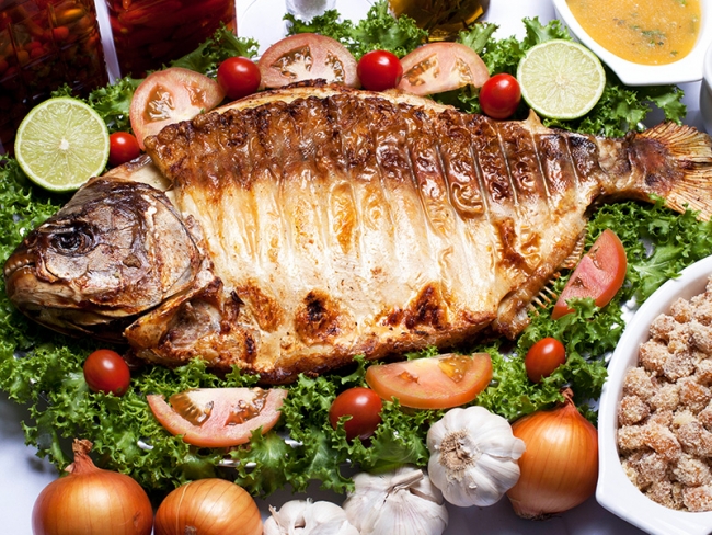 Delícias do Dia-a-Dia: PACU ASSADO RECHEADO COM FAROFA DE COUVE