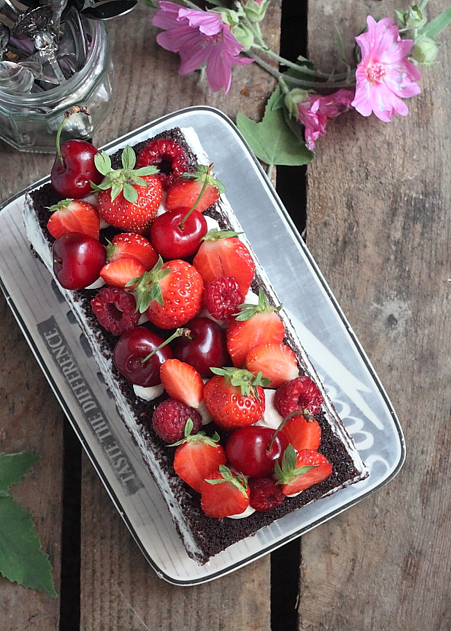Naked cake chocolat et fruits rouges