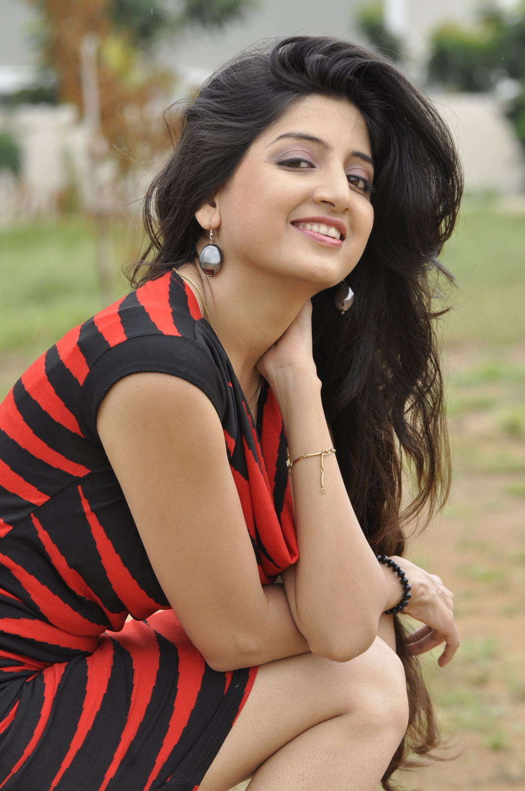 Poonam Kaur Red Cute Pictures
