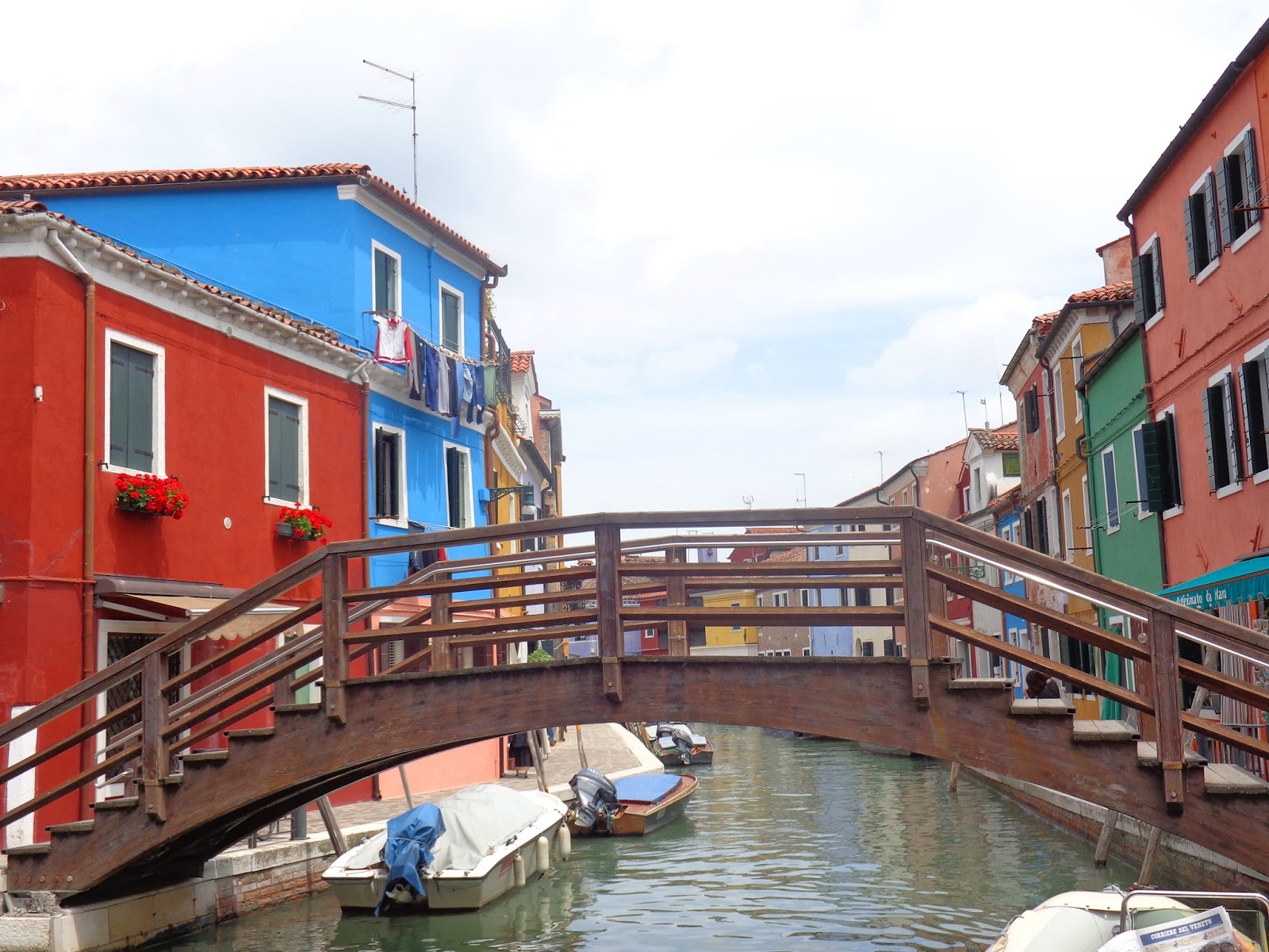 viajar cueste lo que cueste : UN DIA POR LA ISLA DE BURANO