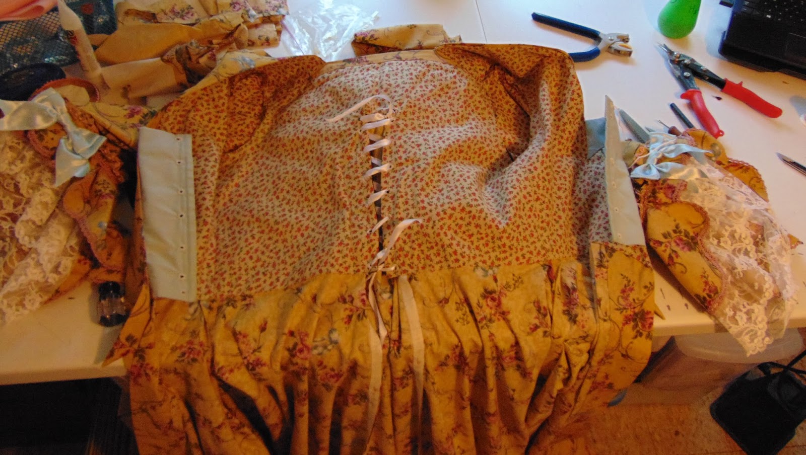 The Antique Sewist: Simplicity 3637 - Robe a la Francaise COMPLETE