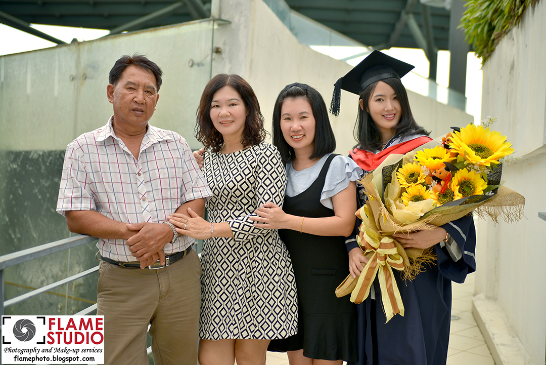 Flame Graduation Photography Studio: Graduation Convocation Family ...