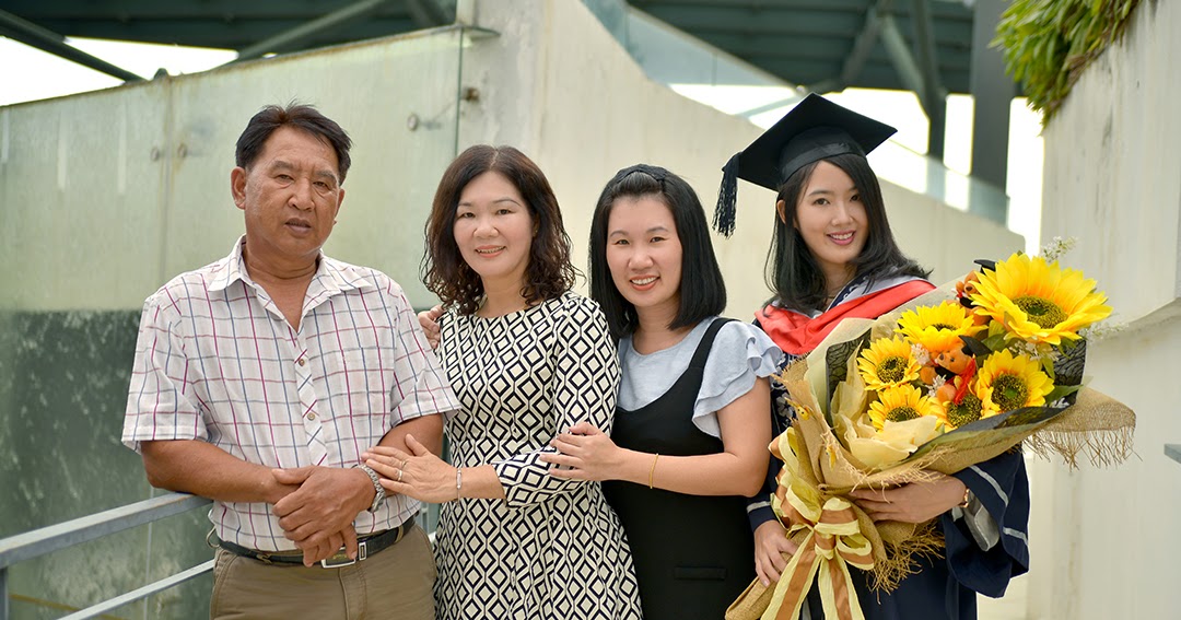 Flame Graduation Photography Studio: Graduation Convocation Family ...