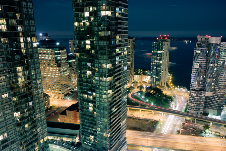 Innova: Rooftopping - Daredevil Photography (5 Photos)