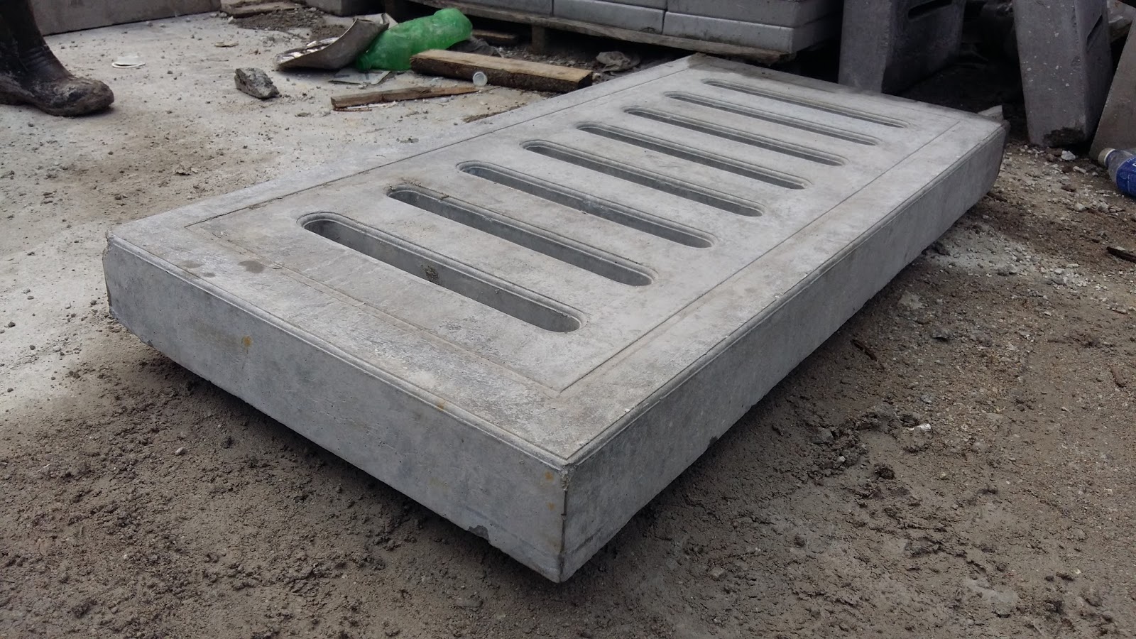 PRECAST COMPRESSED SLAB / CONCRETE GRATING: COMPRESSED CONCRETE SLAB