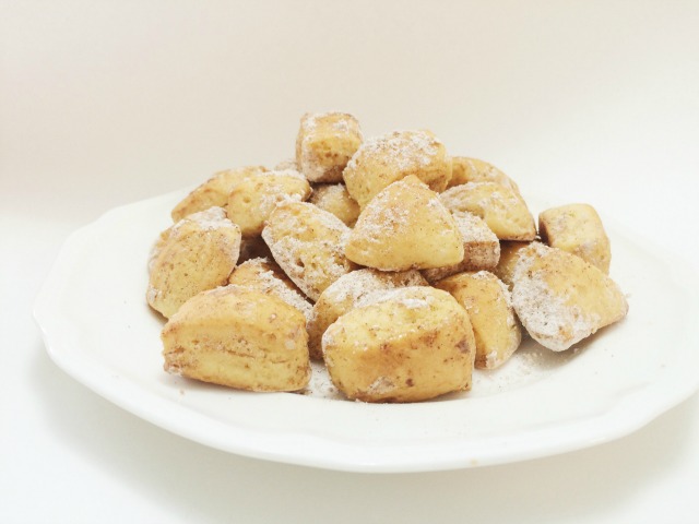 All Paths Lead to Wonderland: Eat Me: Cinnamon Sugar "Dough Babies"