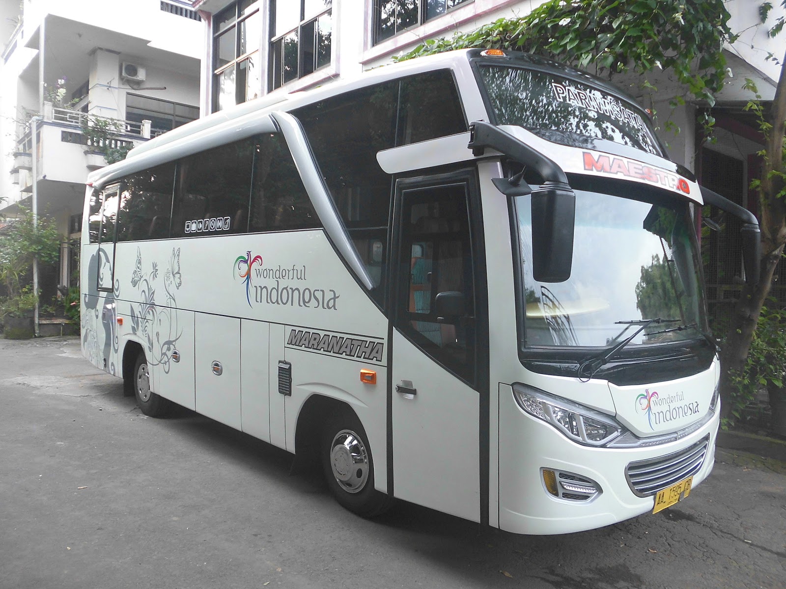 PT. MARANATHA PUTRA TRANS: Bus Medium SHD PT. Maranatha Putra Trans