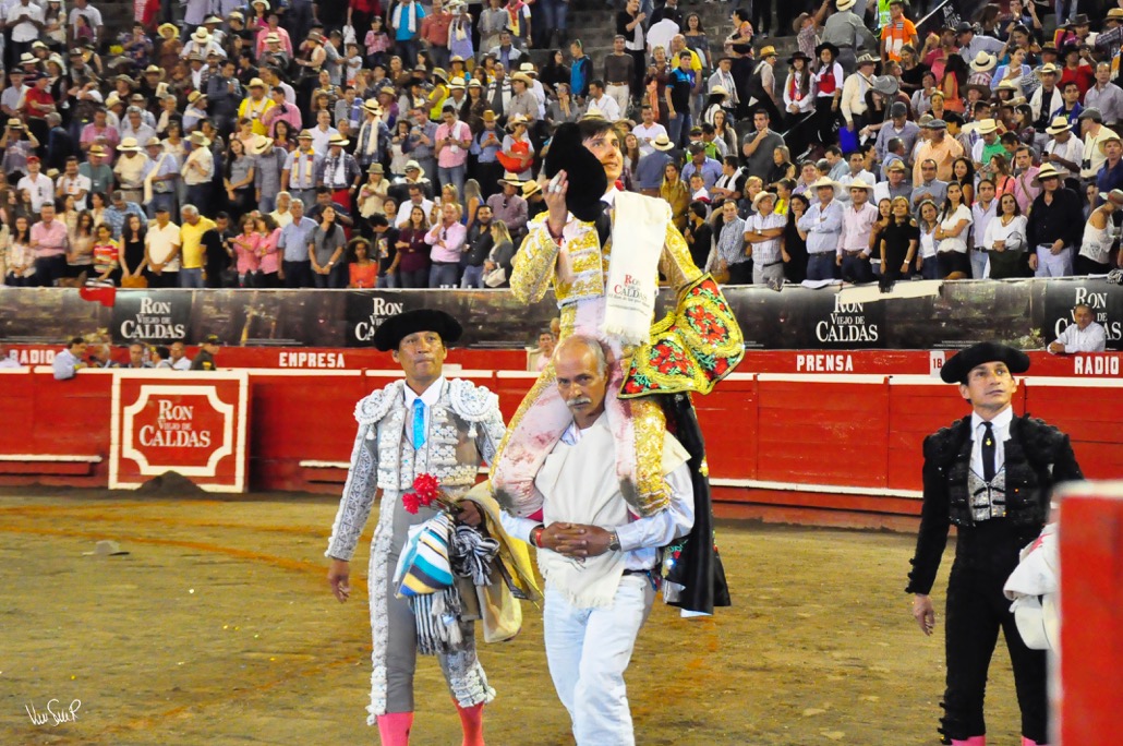PANORAMA TAURINO DEL PERÚ: FAENÓN DE ANDRÉS ROCA REY EN MANIZALES, COLOMBIA