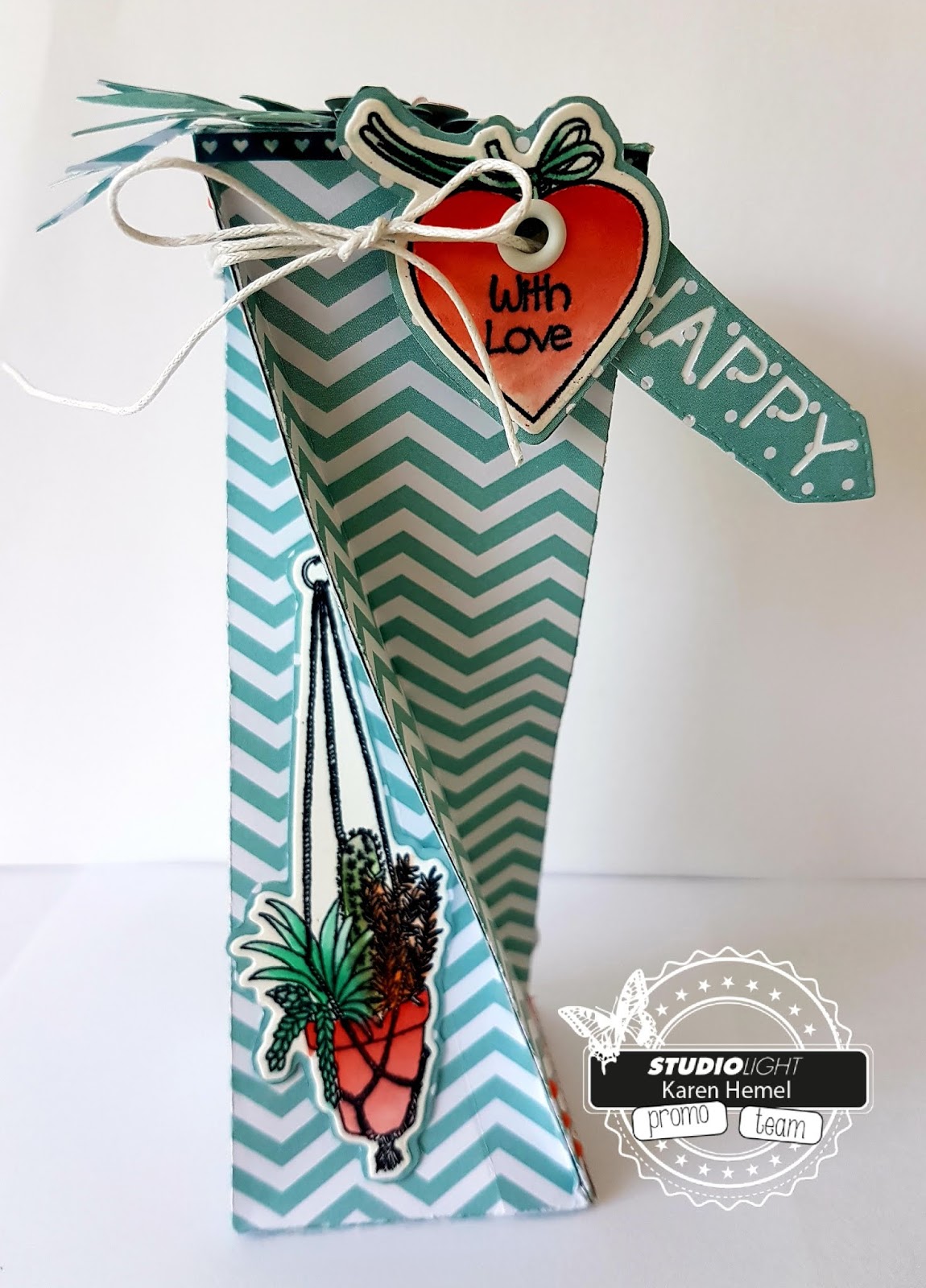 Studio Light: twisted box