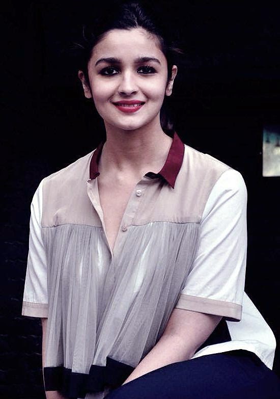 Alia Bhatt has Beatific Smile & Angelic Beneficence Girl, is She Look ...