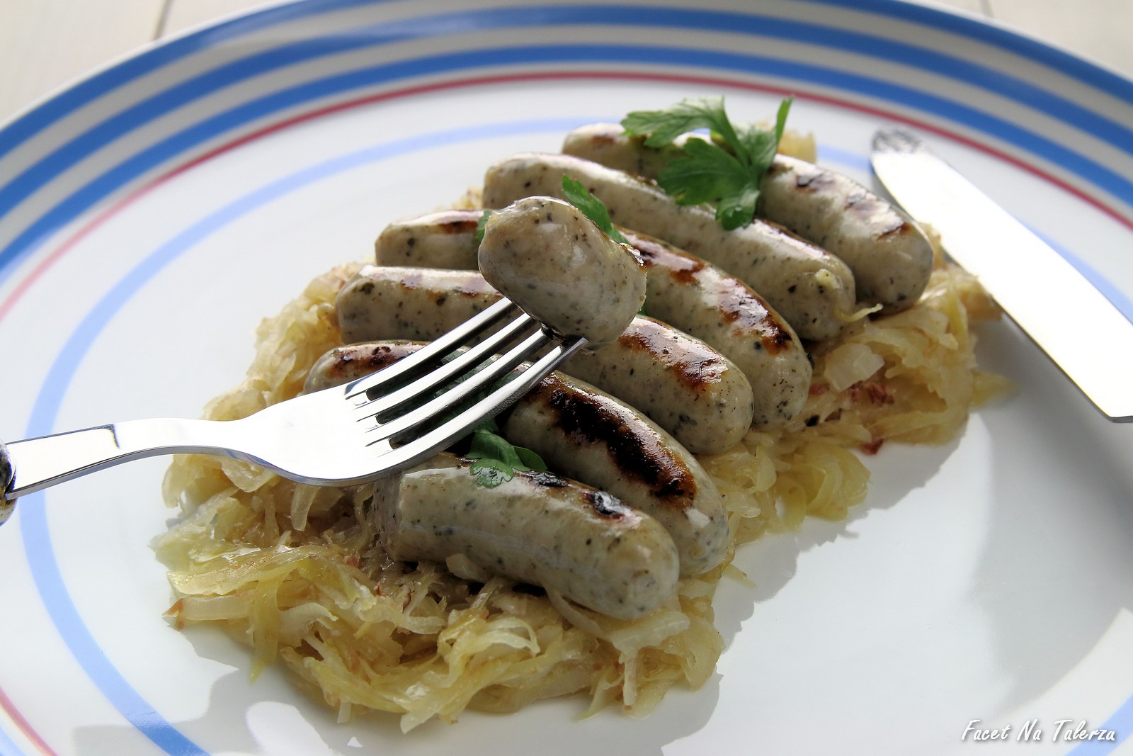 Kiełbaski norymberskie z duszoną kapustą - Nürnberger Bratwürste mit ...