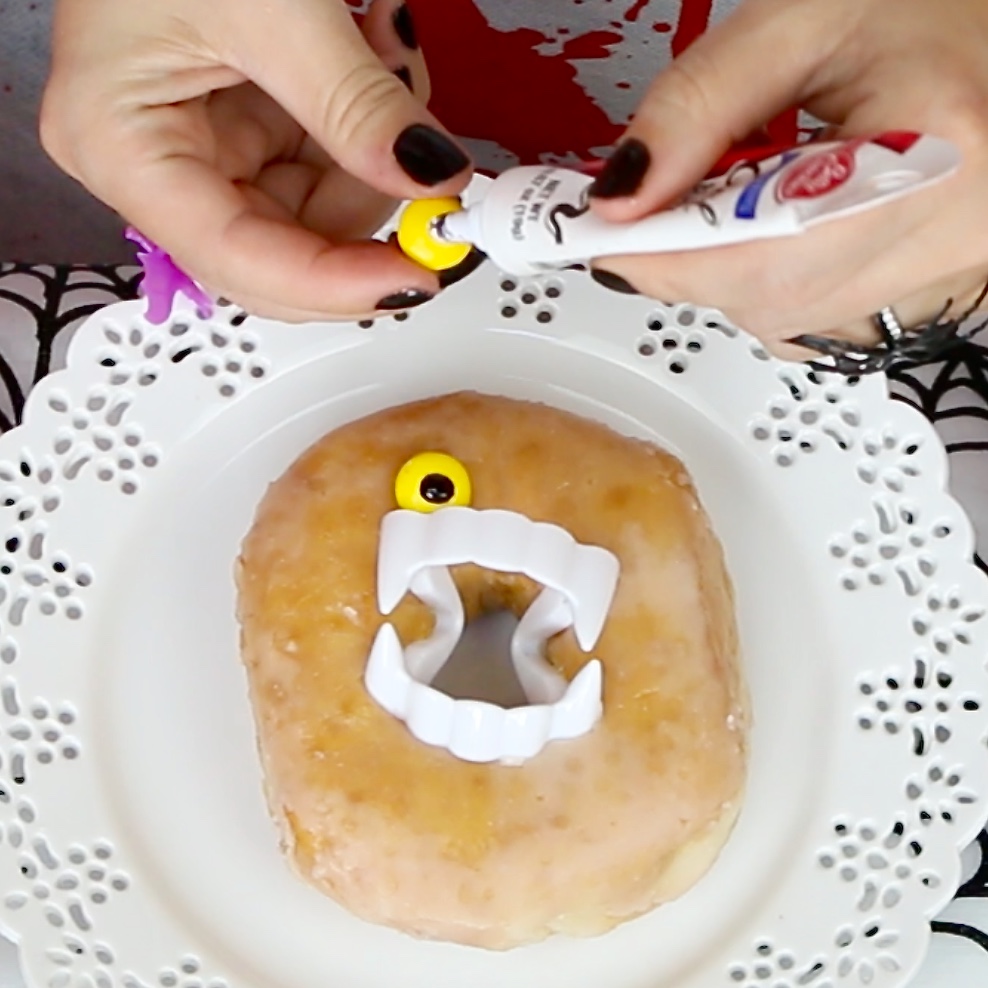 {VIDEO} Halloween Vampire Doughnuts (Dracula Donuts) - The Lindsay Ann