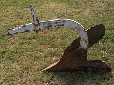 Farmall Cub Hub: Farmall Cub Plows