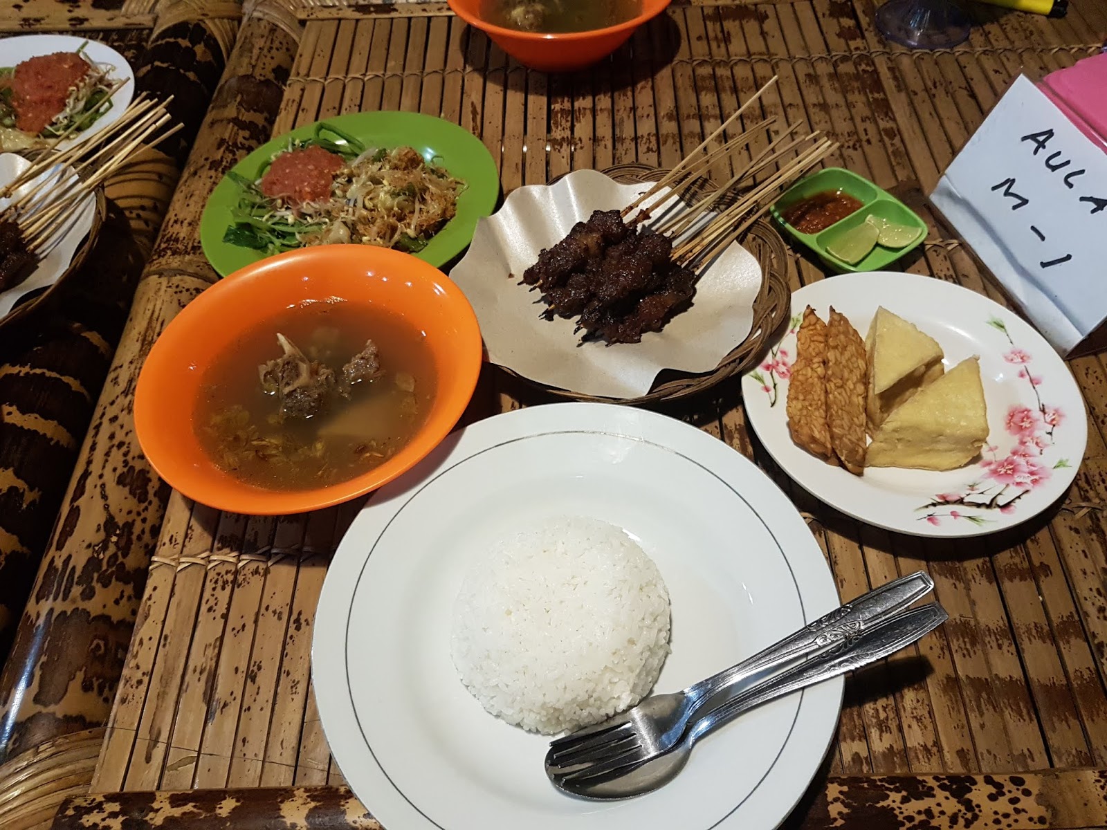 Dinner Sate Rembiga di Lesehan Sate Rembiga Lombok | Trip Lombok Indonesia