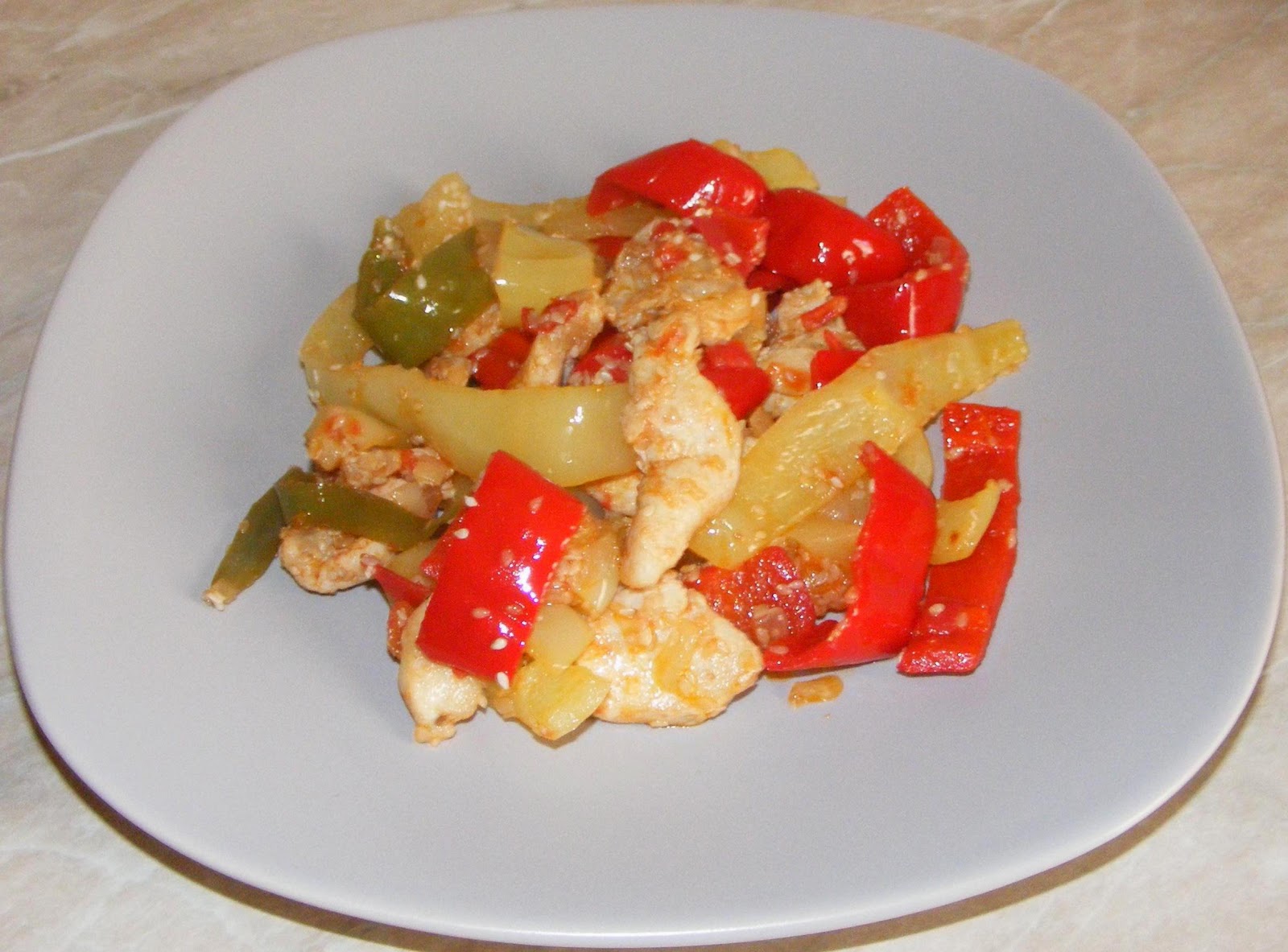 Piept de pui cu ardei si susan | Preparatedevis.ro