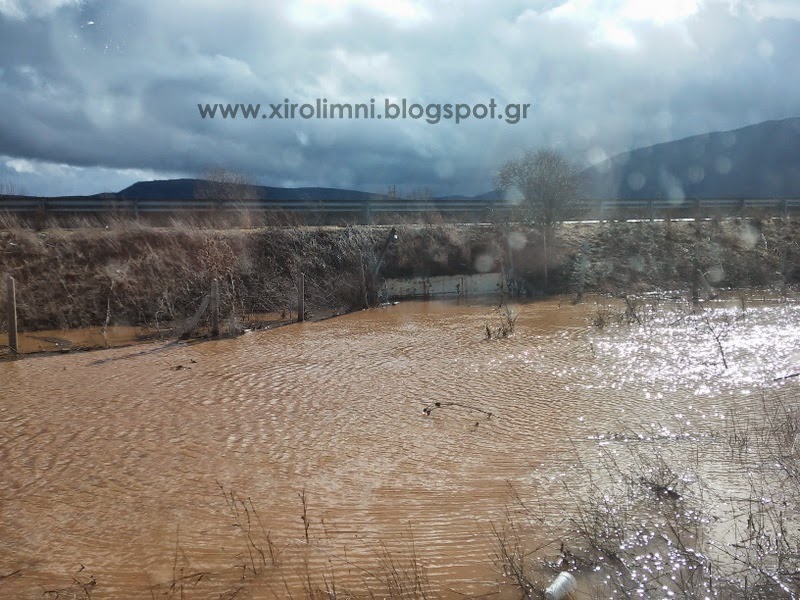 Πλημμυρισε ο καμπος των Καραγιαννιων μετα την εντονη νεροποντη.Φραγμενα ...