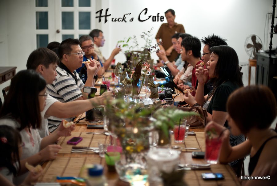 Within the Chronicles' Frame: Dine in Huck's Cafe