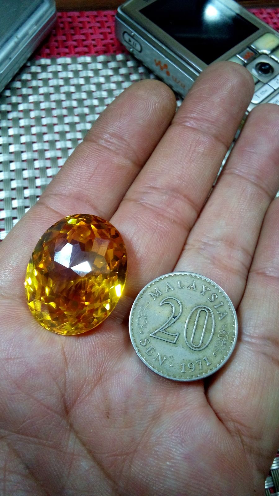 Koleksi Geliga & Khazanah Asli: Batu ibu serai kuning