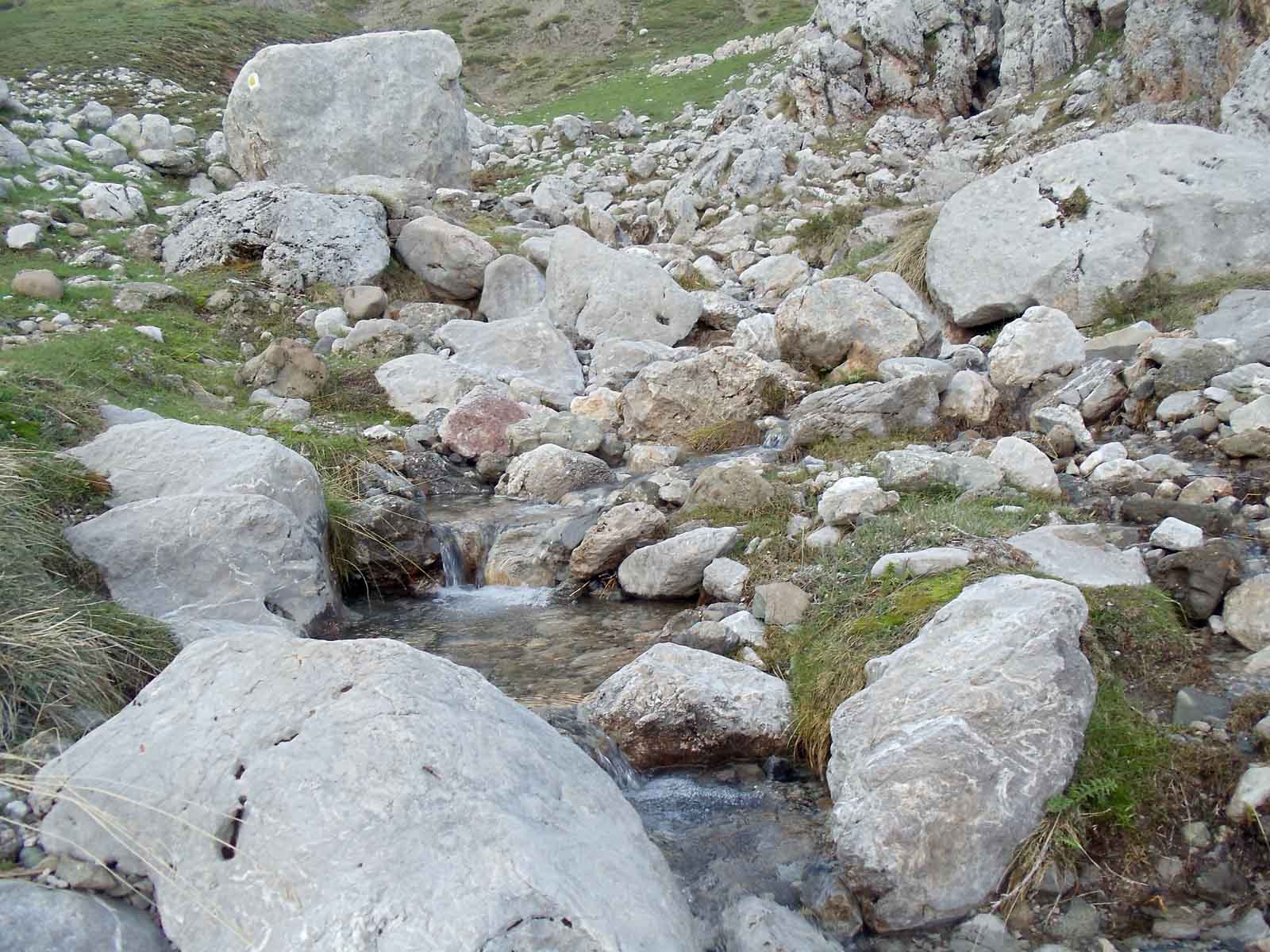 Με τον ΦΟΠ στα βουνα: ΓΚΙΩΝΑ (Μνήματα - Πυραμίδα 2508μ. - Καταφύγιο ...