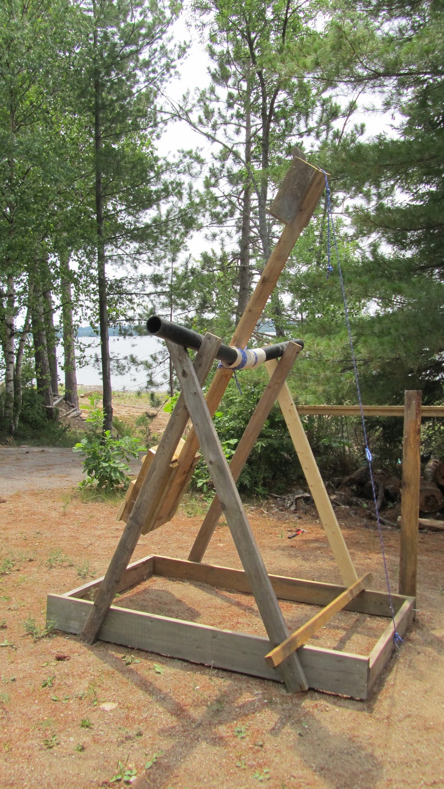 Stup1dN00bs: Homemade Catapult!