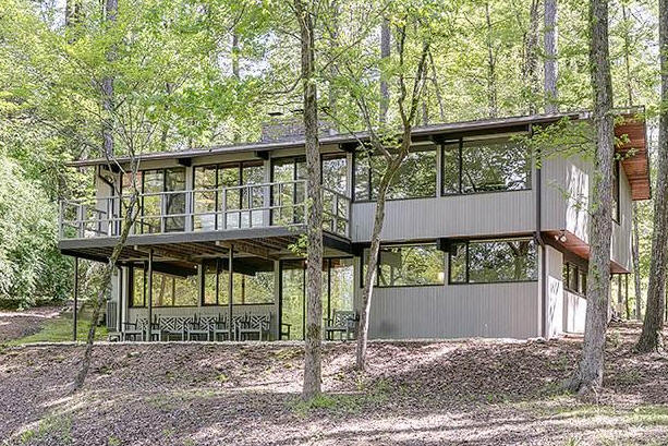 Viva Cindy: The Mid-Century Modern Deck House