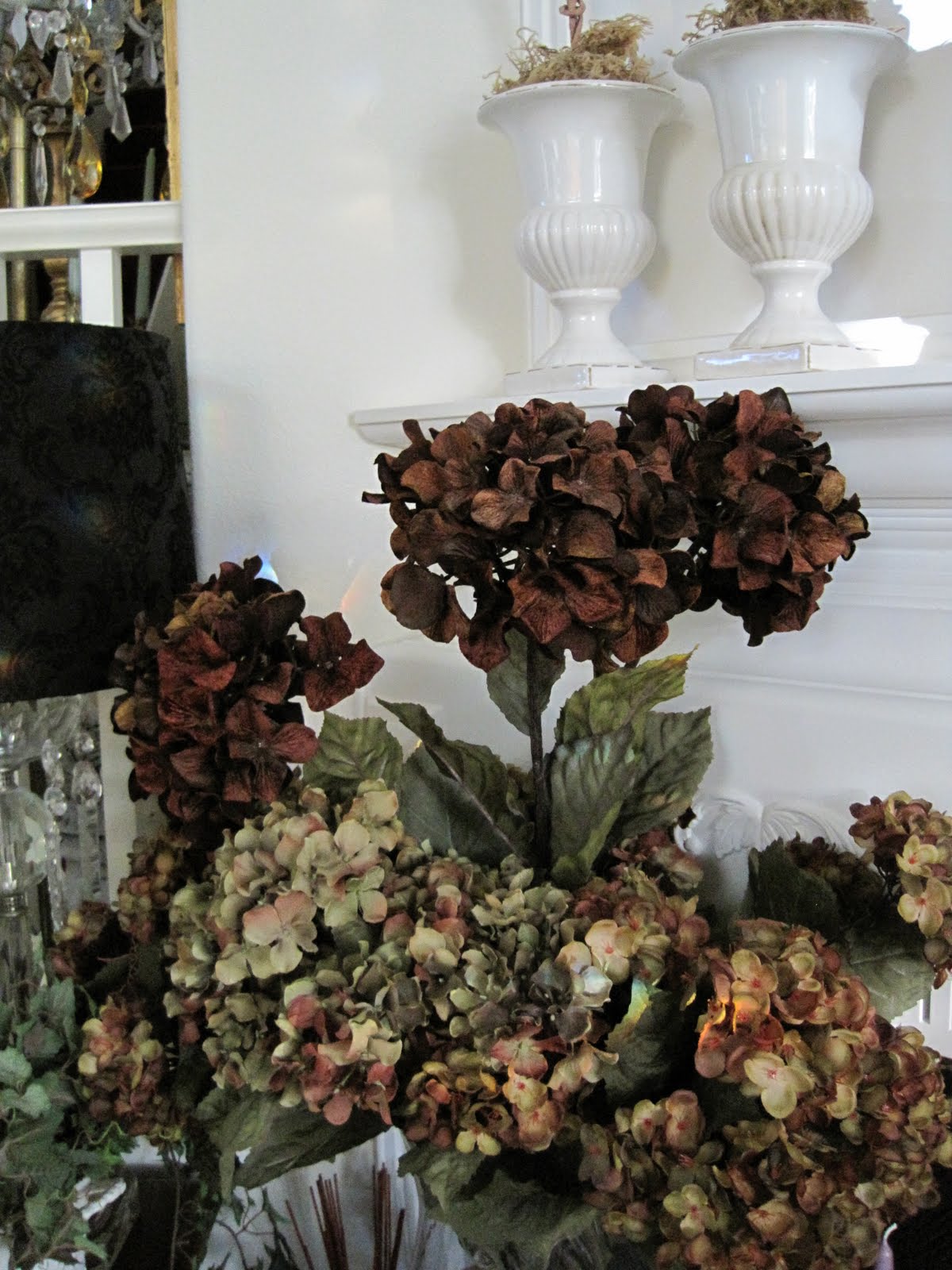 Boulder Dam Cottage: Random Decor and Garden