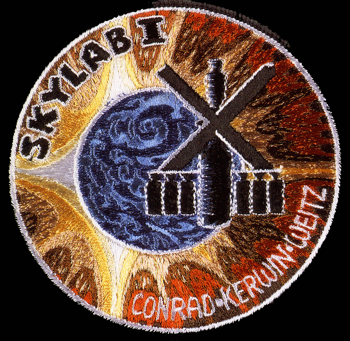 SPACE RELICS: L'artiste Frank Kelly Freas dessine le logo de la mission ...