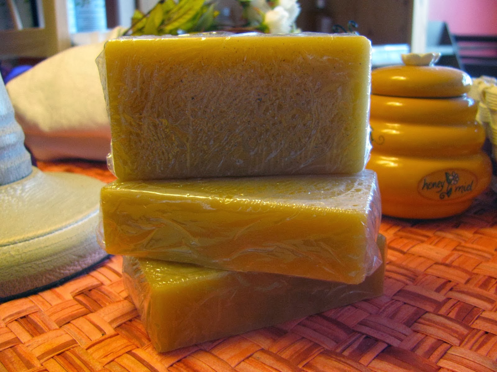 Storia dell'oro colato: Cera e lucidatura dei mobili