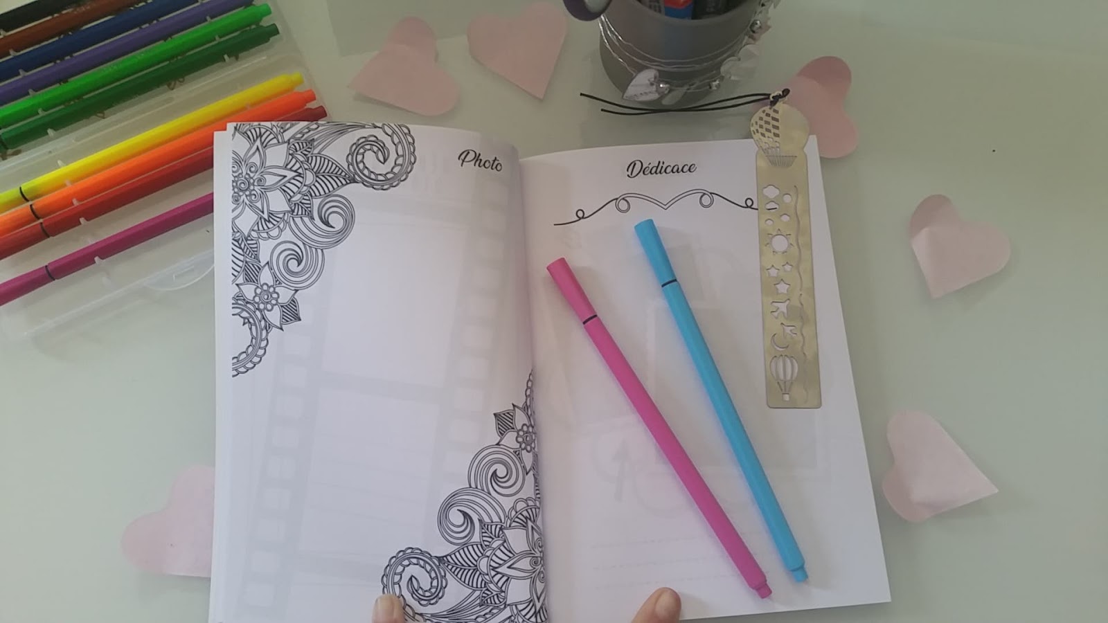 Cahier de dédicaces - Signatures photos tout en Un - Happy Manda Passions