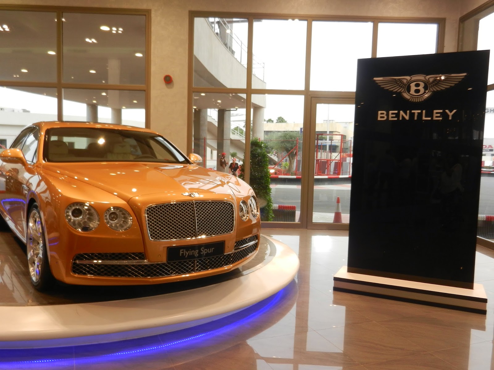 Kuweight 64: GREAT BRITISH AUTOMOTIVE SHOWCASE AT SIRBB CIRCUIT