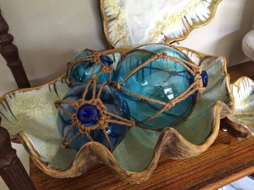 The Uptown Acorn: Inside the Clam Shells