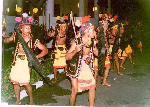 Artikel Lengkap Pengertian dan Ciri-ciri Tari Primitif - Cinta Indonesia